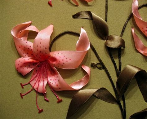 Pin by Наталя on вишивка лєнтами | Ribbon embroidery, Silk ribbon ...