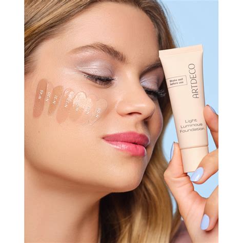 Основа тональная для лица `ARTDECO` LIGHT LUMINOUS FOUNDATION тон 06 ...