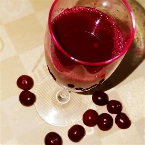 Вишневый сок - калорийность, пищевая ценность ⋙ TablicaKalorijnosti.ru