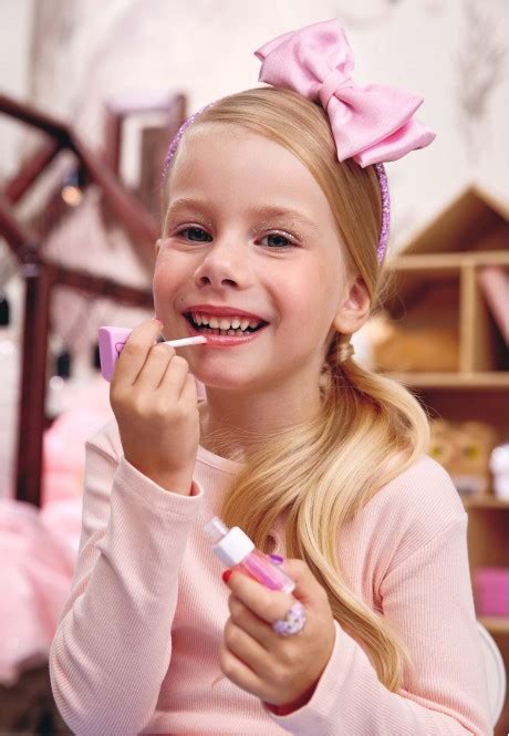 Сияющий блеск для губ «Клубничный бантик» Glam Kitty 40840 купить по ...