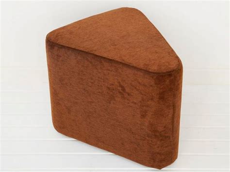 Аренда пуфика Shape Brown Triangle | доставка и самовывоз в Москве