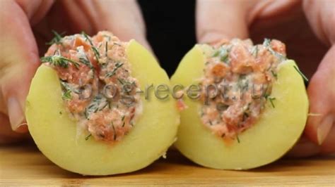 Картофель, фаршированный лососем и укропом
