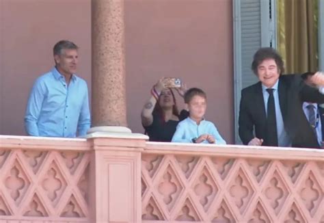 Martín Palermo fue a la Casa Rosada a visitar a Javier Milei y salió al balcon a saludar a la ...