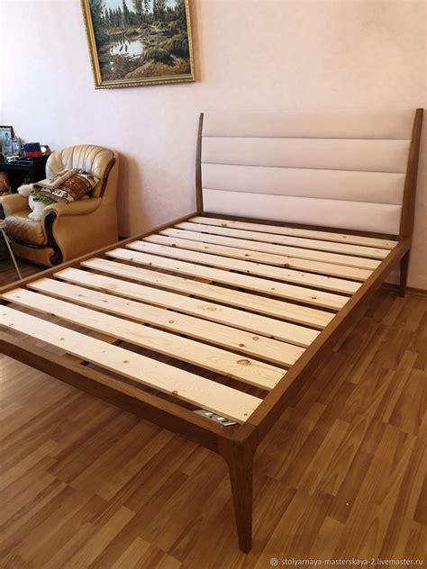 Высокая кровать из массива дуба с изголовьем из флока – заказать на ...