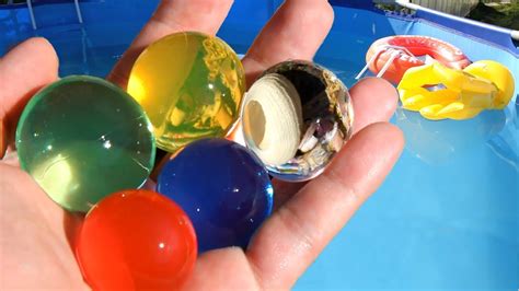 БОЛЬШИЕ ORBEEZ Выращиваем в воде огромные шары орбиз Купаемся В ...