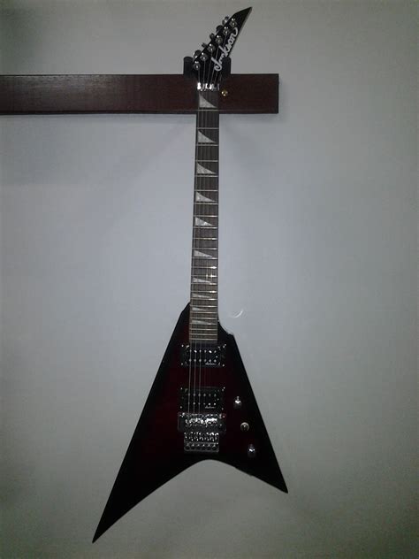 Legacy Studio: Jackson Flying V - Flaming Red