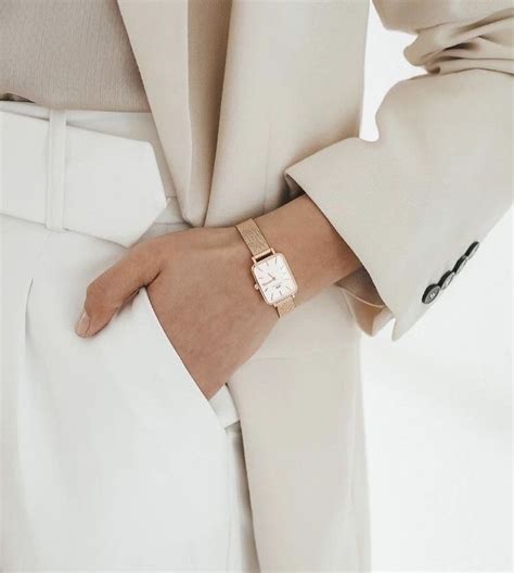 Pin en Катя шеф | Fotografía corporativa, Relojes modernos, Fondos de mujer
