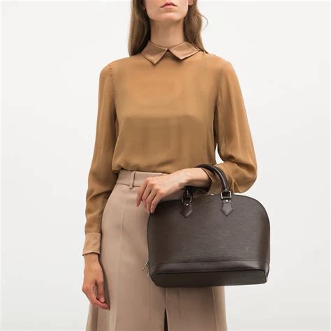 Подборка лучших женских сумок на ресейл-платформе Second Friend Store