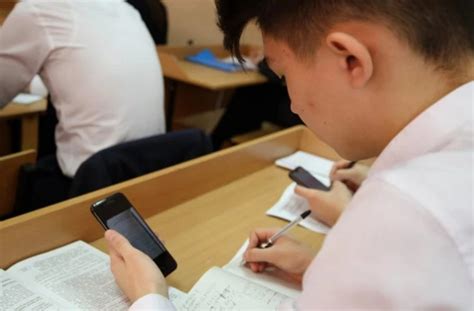 Еще одно государство запретило школьникам использовать телефоны на уроках