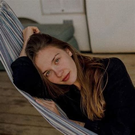 @anna__somewhere • Threads, Say more