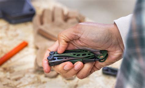 Skeletool CX 7-in-1 Multi-Tool | Leatherman