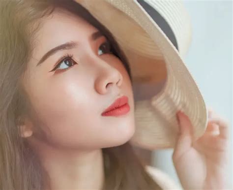 5 Strobe Cream Uses For The Perfect Glow