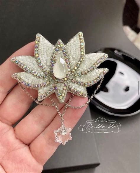Брошь Brooches Pin Brooch on Instagram: "Беленький лотос. Классика) Та ...
