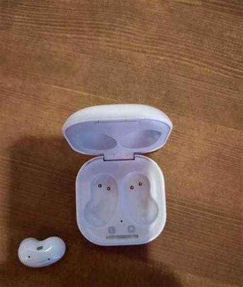 Кейс galaxy buds live + правый наушник | Festima.Ru - Мониторинг объявлений
