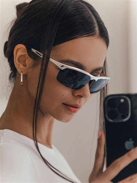 Солнцезащитные очки с узкими линзами :: LICHI - Online fashion store