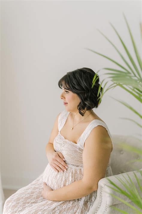 The Top 3 Outfit Ideas for Your Maternity Shoot - Reflections by Karen Byker