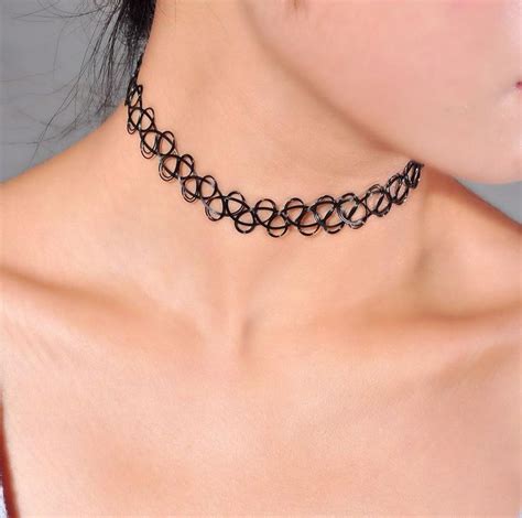 Earrings: chokers