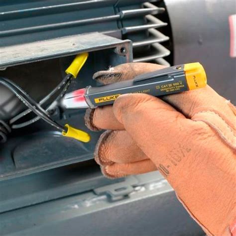 FLUKE LVD2 индикатор напряжения купить по низкой цене в Москве, 2740300