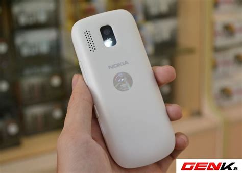 Đập hộp Nokia 202 giá rẻ hỗ trợ 2 SIM tại Việt Nam