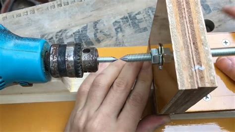Самый простой токарный станок из дрели