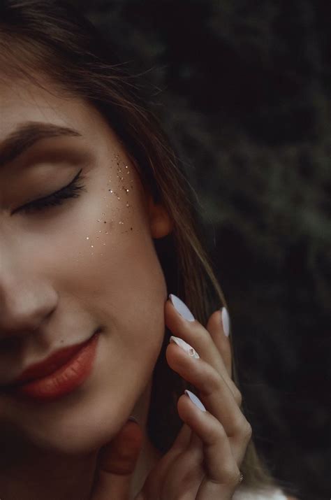 Блестки на лице | Coiffure, Maquillage