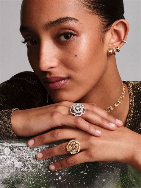 Официальный сайт CHANEL : мода, парфюмерия, уход за кожей, часы ...