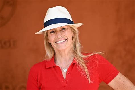Estelle Lefébure : à 57 ans, elle s'affiche sans maquillage