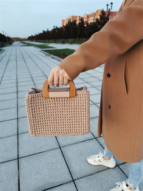 Вязаная сумка из полиэфирного шнура | Crochet handbags, Crochet bag ...