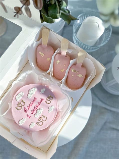 Нежно-розовый бенто для девочек🌸 | Капкейки, Мини-десерты, Торт на день ...