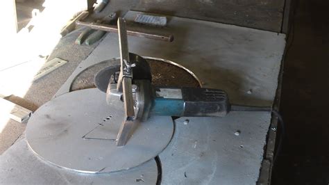 Как вырезать круглое отверстие в металле болгаркой.How to cut a round ...
