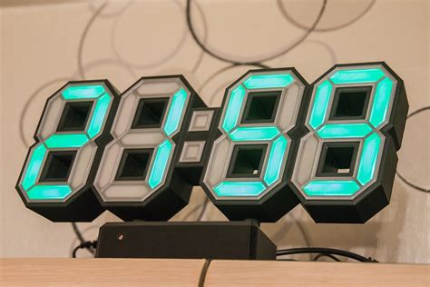 Часы на адресной ленте WS2812b с синхронизацией по WiFi.