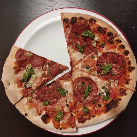 My favorite frozen vegan pizza (available in Germany) : r/VeganFoodPorn
