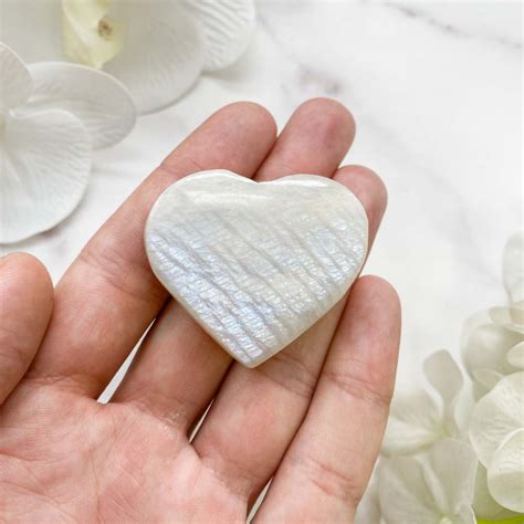 Сердце из лунного камня