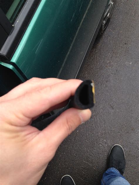 Дополнительные уплотнители дверей. — Nissan Almera II (N16), 1,5 л ...