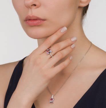Серебряные украшения — купить ювелирное изделие из серебра недорого в ...