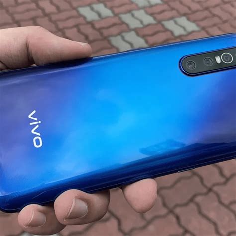 Фотогалерея дня: смартфон Vivo V15 Pro с выдвижной фронтальной камерой ...