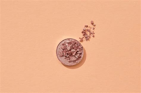 5 Cara Memperbaiki Produk Makeup yang Rusak, Jangan Dibuang!