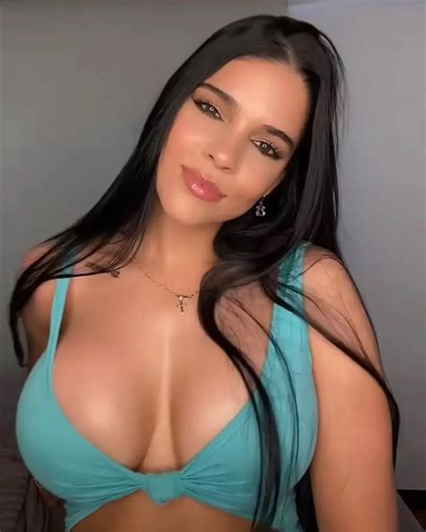 Agatha Vega: La modelo venezolana de OnlyFans - ColorMusic