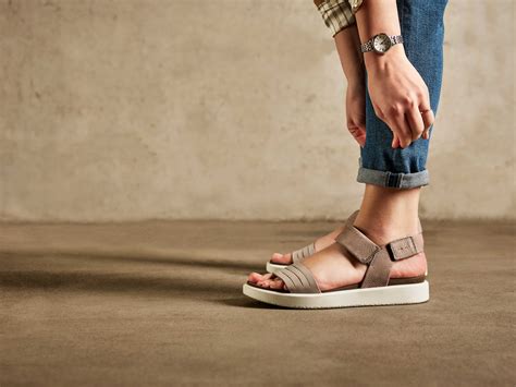Сандалии, которые подойдут для любого сценария лета | Tatler Россия