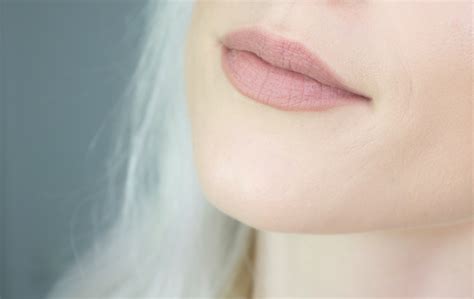 Clarins Velvet Lip Perfector [Review] - mrsannabradshaw.com