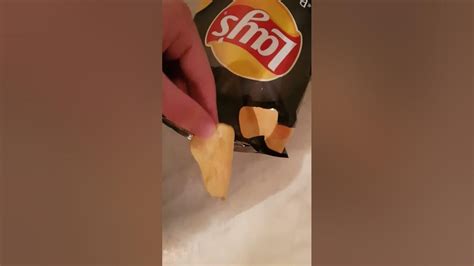 Пробую чипсы Lays ребрышки гриль - YouTube