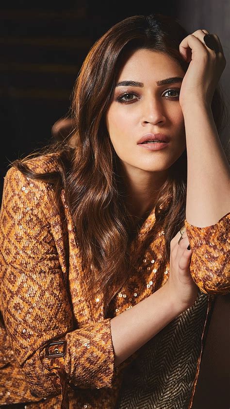 Bollywood Heroine, Kriti Sanon Actress HD phone wallpaper | Pxfuel