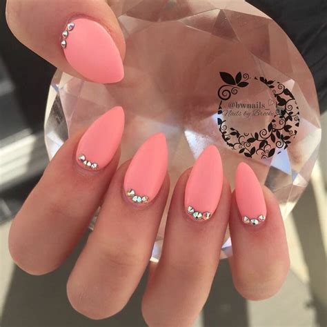 Afbeeldingsresultaat voor gelnagels | アーモンドネイルデザイン, アクリルネイルのデザイン, 流行のネイル