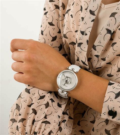 Женские наручные часы Versace VCO010017 - «Нева Тайм» Фирменный ...