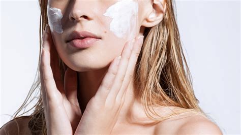 Как защитить кожу лица летом? Обзор средств с SPF-защитой, которые ...