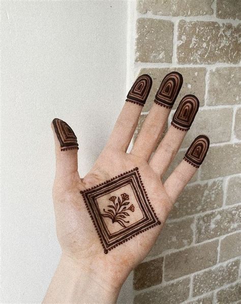 Pin di N I S H K A su H E N N A | Hennè