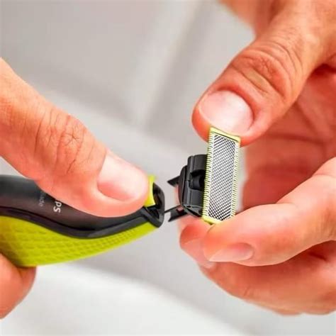 Philips Триммер для бороды и усов Триммер Philips OneBlade QP2724/20 ...