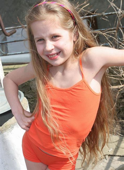 Pin tillagd av Gabriella Persson på long hair young