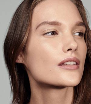 Estée Lauder ivory Futurist Hydra Rescue Moisturising Foundation SPF 45 ...