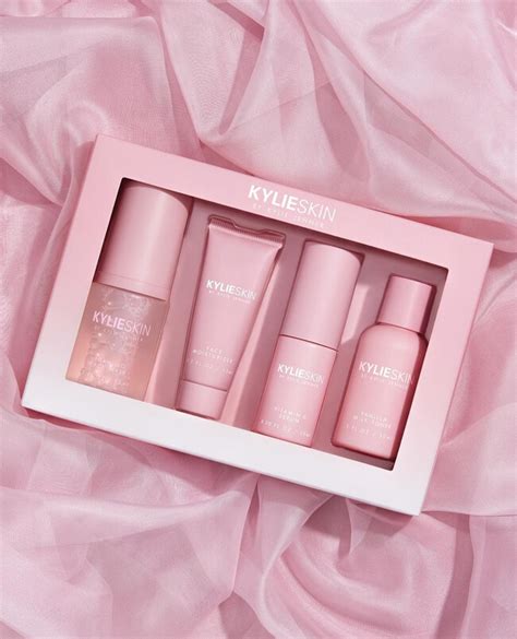 Свершилось: косметика от Кайли Дженнер Kylie Skin появится в России ...